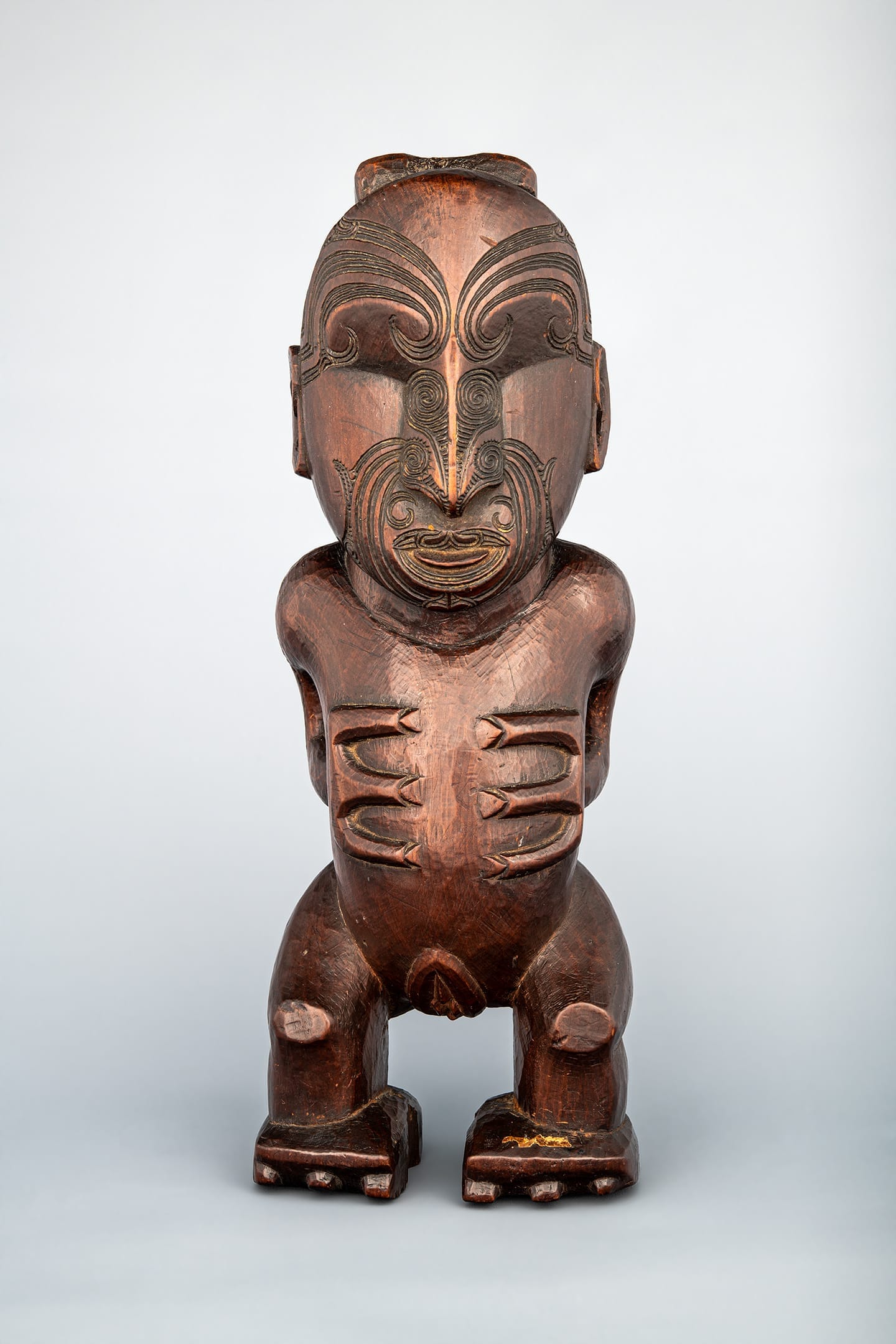 Pou whakairo, Maori Figure | Louvre Abu Dhabi